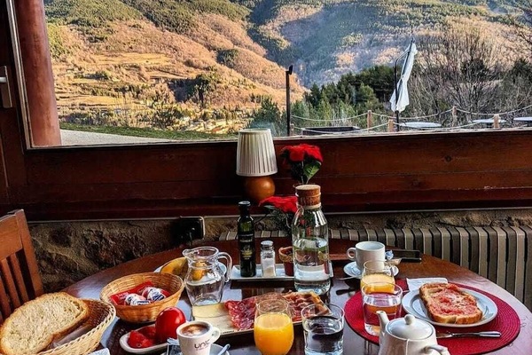 Café da manhã continental todos os dias (EUR 9 por pessoa)