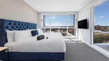 Suite, 1 quarto | Roupa de alta qualidade, cofre com capacidade para portátil, secretária