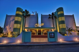 Fachada do alojamento (tarde/noite)