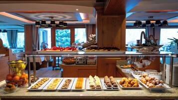 Pequeno-almoço tipo buffet diário incluído