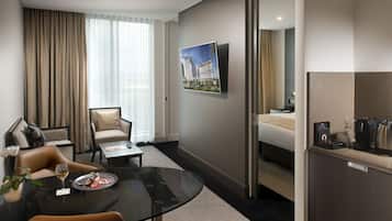 Suite Júnior, 1 cama king-size, acesso ao Club Lounge | 1 quarto, minibar, cofre no quarto, secretária