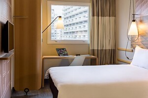 Quarto Standard, 1 cama de casal | Cofre no quarto, secretária, Wi-fi grátis, roupa de cama fornecida 