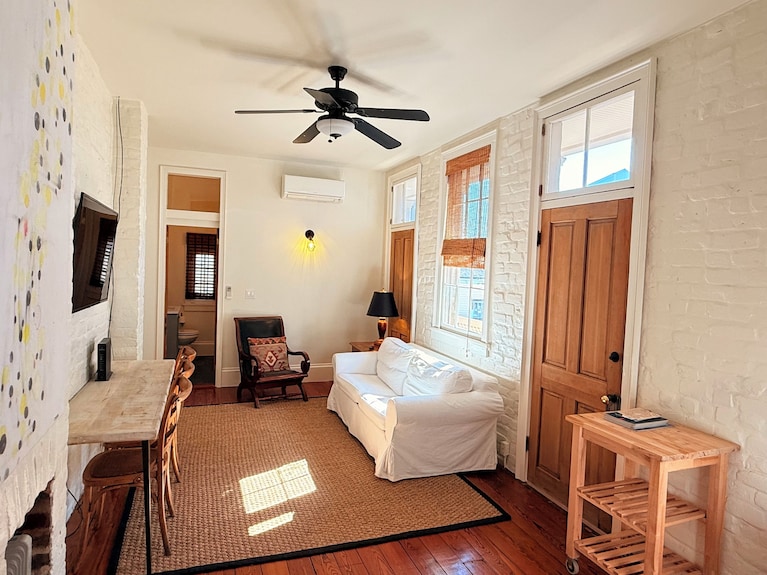 Magazine Street Retreat - Louisiana