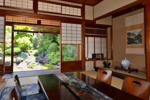 Casa geminada tradicional | Opções para refeição no quarto