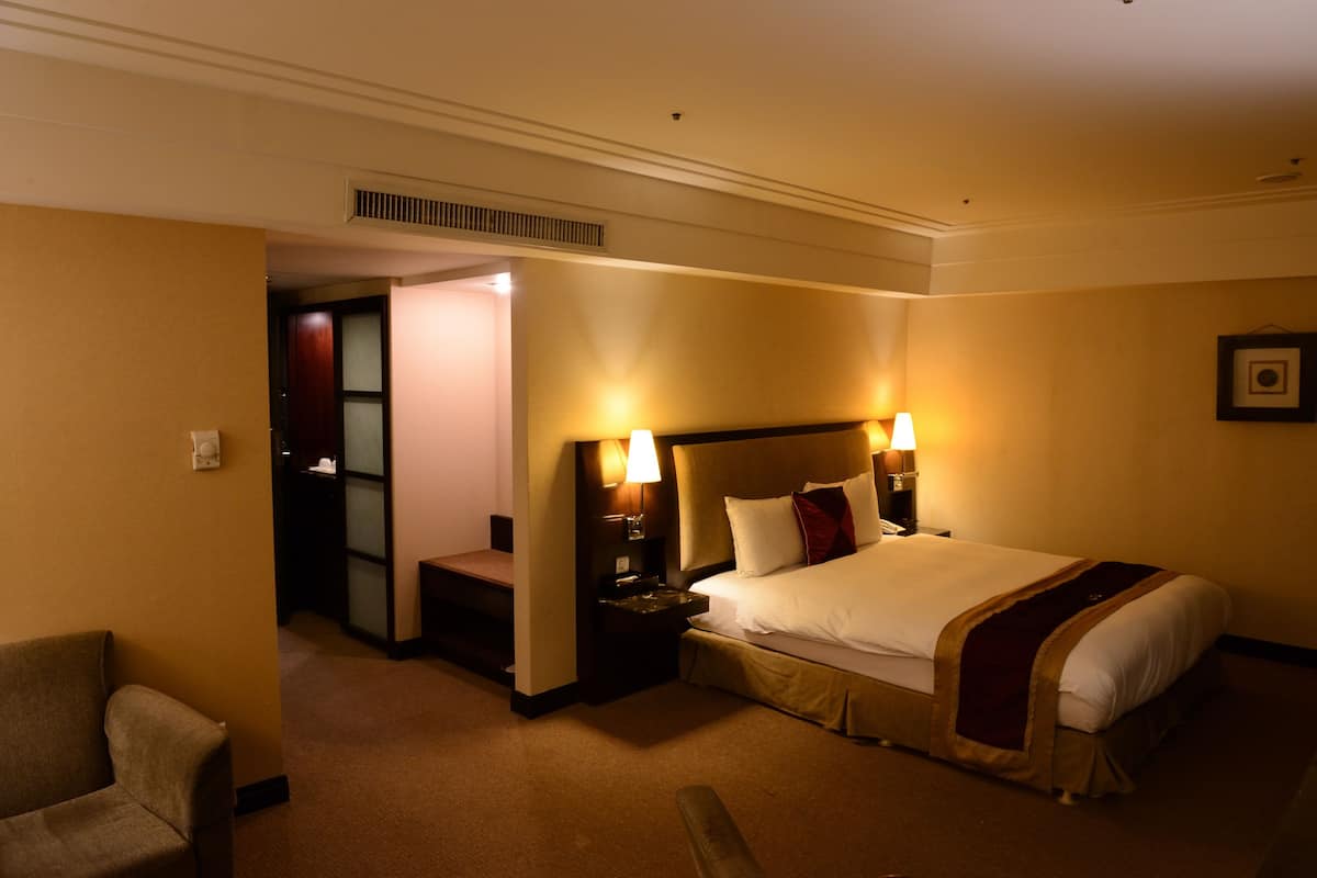 Quarto casal real | Frigobar, cofres nos quartos, escrivaninha