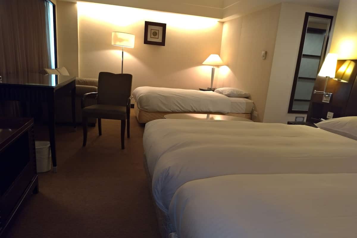 Quarto triplo real | Frigobar, cofres nos quartos, escrivaninha