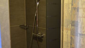 Quarto Duplo (Promenade de St Cloud) | Duche na casa de banho