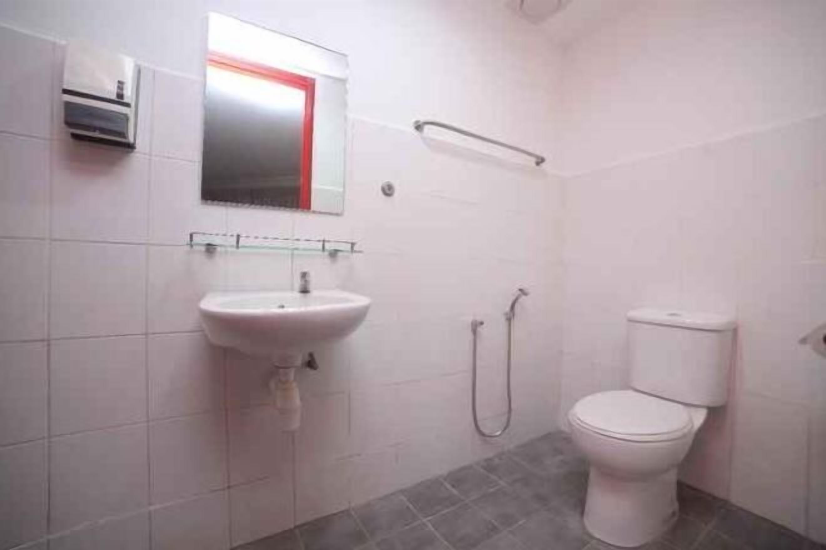 Um polibã, toalhas fornecidas 