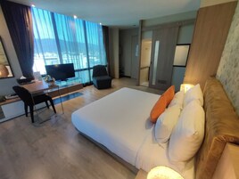 Suite-Estúdio Deluxe, 1 cama queen-size | Minibar, quartos insonorizados, Wi-fi grátis 