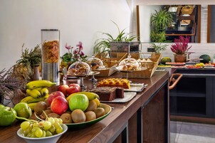 Café da manhã com buffet todos os dias mediante uma taxa