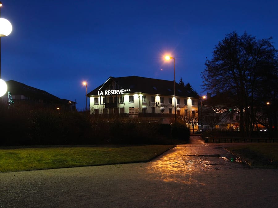 Fachada do alojamento (tarde/noite)