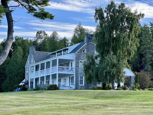 Valcour Inn & Boathouse - State of New York
