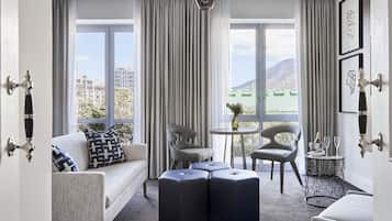 Suíte superluxo | Roupas de cama premium, frigobar, cofres nos quartos, escrivaninha