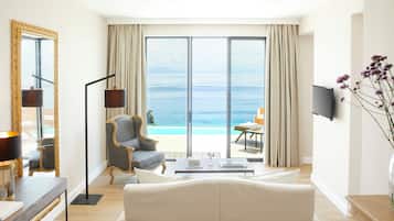 Suíte luxo, piscina particular | 1 quarto, roupas de cama premium, frigobar, cofres nos quartos