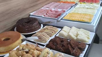 Pequeno-almoço tipo buffet diário incluído
