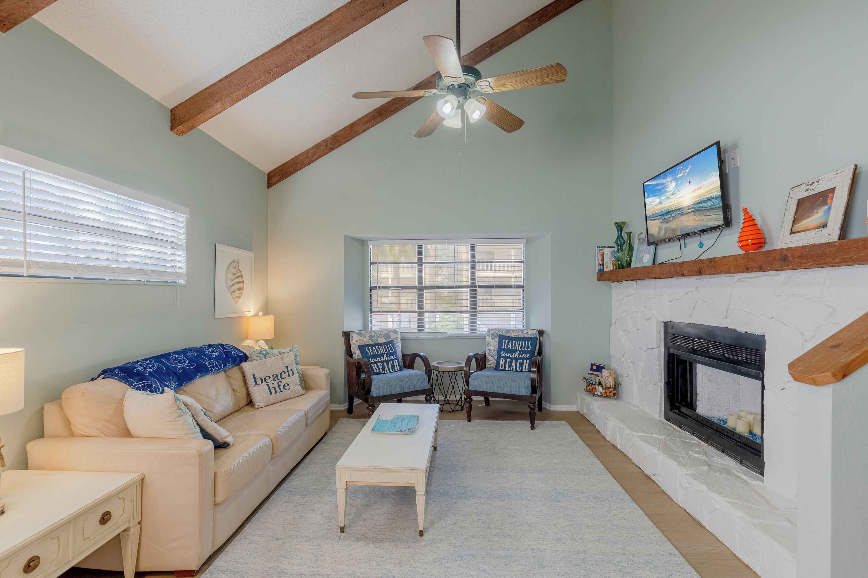 Charming Beach Bungalow: Family-friendly, Steps To The Beach & Perfect Location! - Splash Harbour Water Park, Indian Rocks Beach