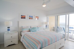 GORGEOUS BEACHFRONT 14TH FL - STUNNING VIEWS - BEACH CHAIRS/UMBRELLAS ...