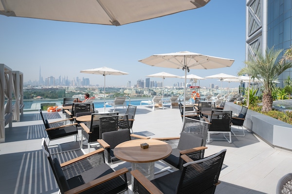 Serve almoço, jantar e happy hour