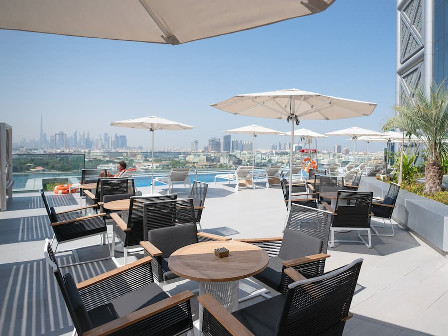 Serve almoços, jantares e happy hour