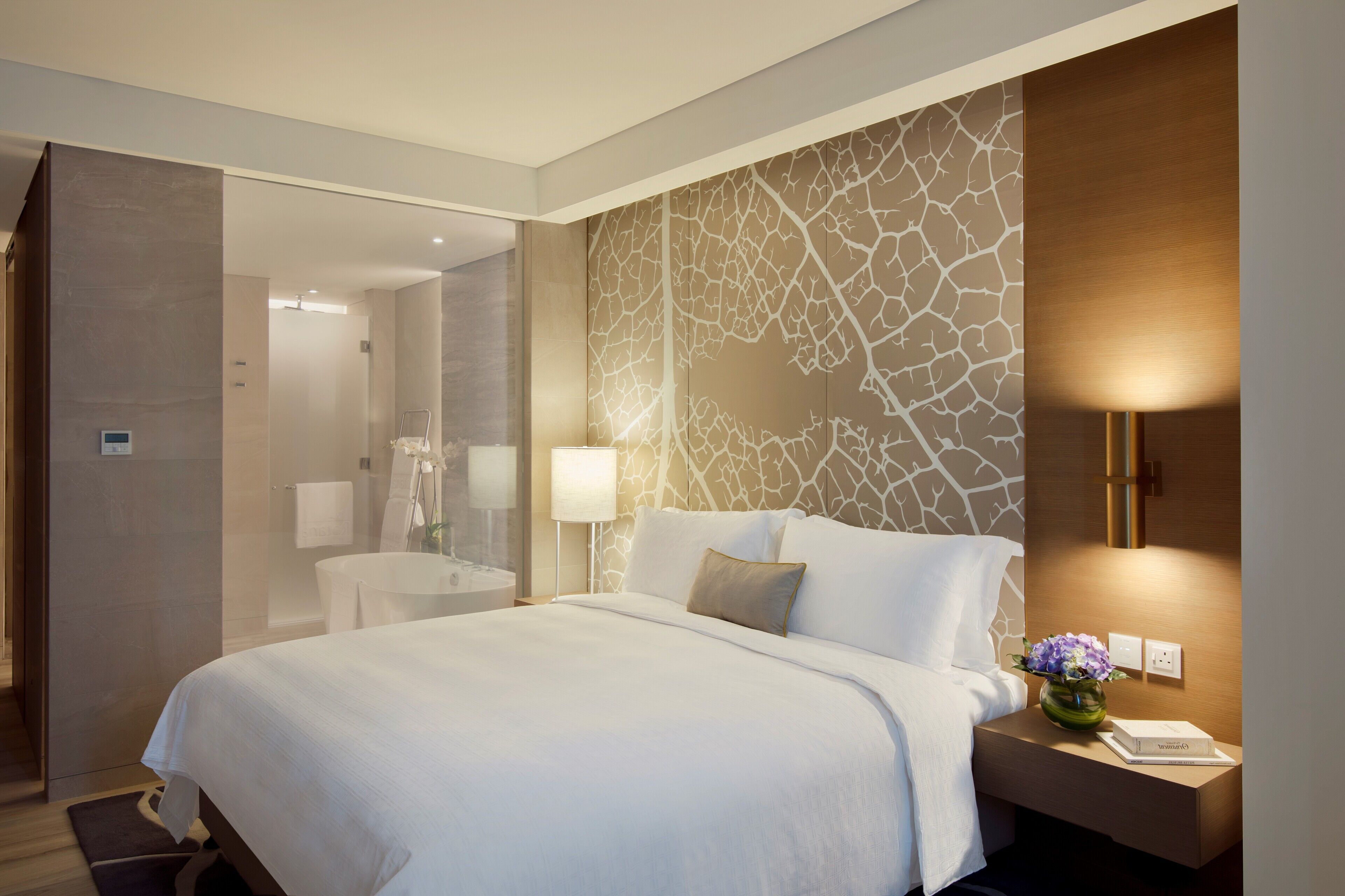 Roupa de alta qualidade, camas de colchão pillowtop, minibar 