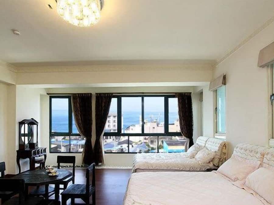 Quarto Familiar, vista para o oceano | Roupa de alta qualidade, com decoração personalizada