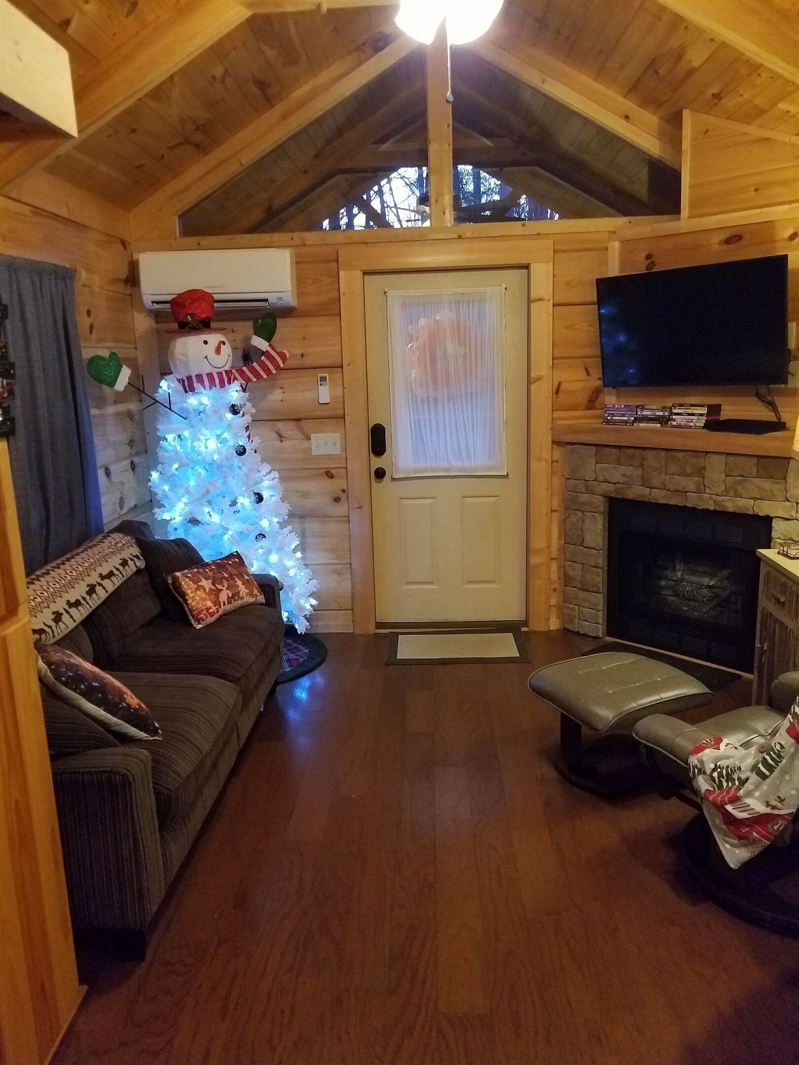 Your Dog Wants This Cabin! Close To Casino & Wcu. No Crazy Hills! - Cherokee, NC