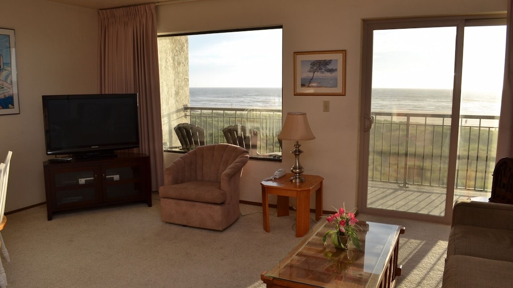 Oceanfront 3rd Floor, Balcony With Spectacular Ocean Views - Seaside, OR