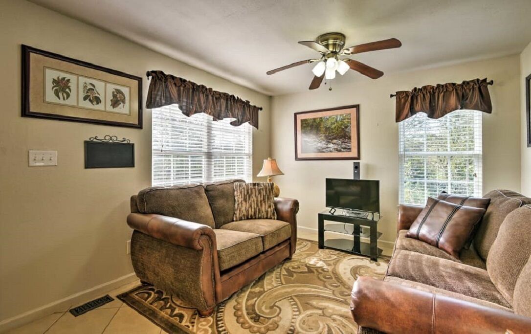 Enjoy Privacy For Your Family Or Travel Group In A Residential Setting - Knoxville, TN