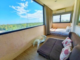 Quarto família, sacada | Cortinas blackout, quartos à prova de som, Wi-Fi de cortesia