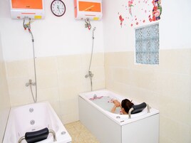 Banheira de hidromassagem interior