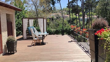 Quarto Deluxe, terraço | Vista para o jardim