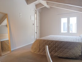 Quarto casal superior, banheiro privativo (Camera 5) | 1 quarto