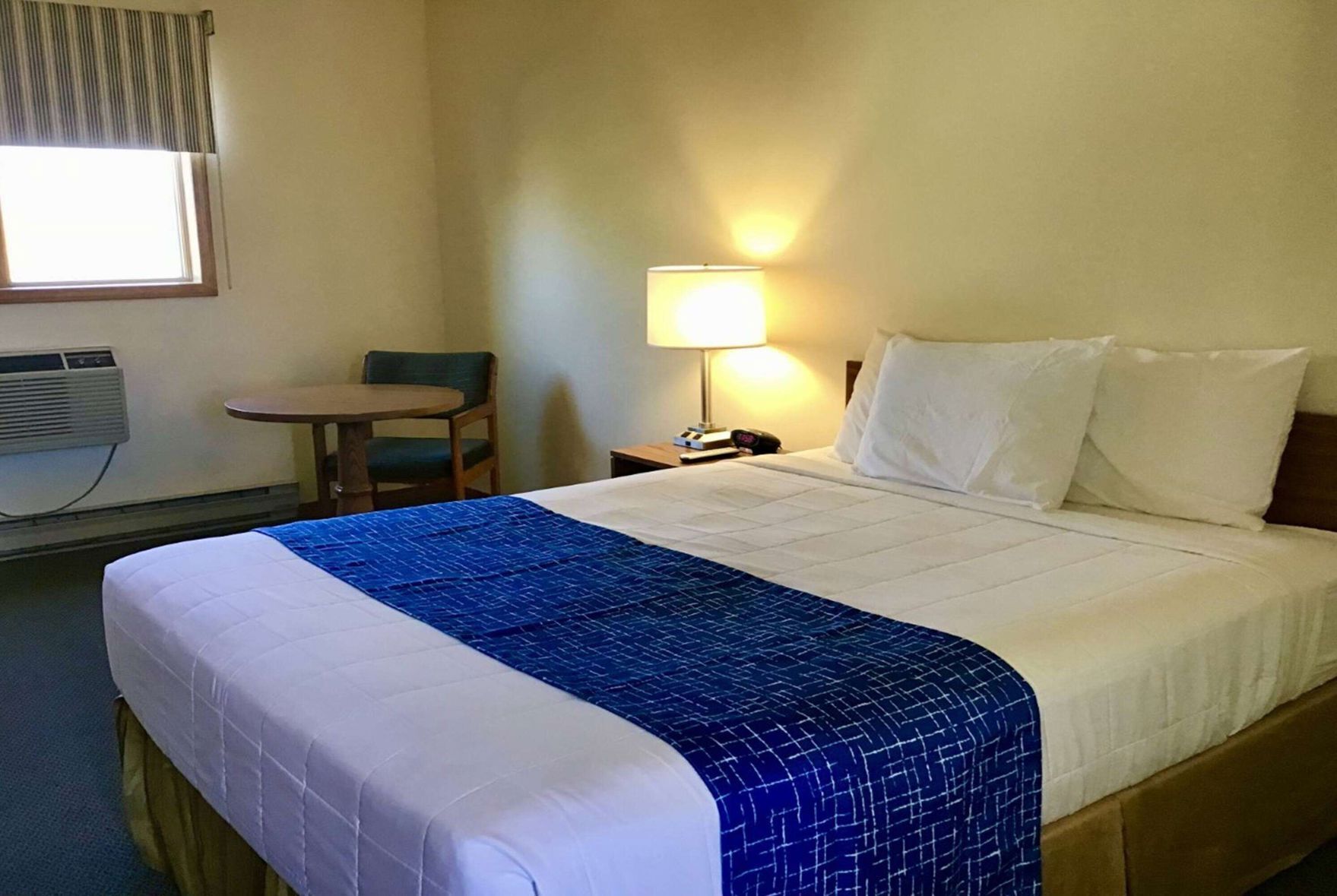 Escrivaninha, Wi-Fi de cortesia, roupa de cama