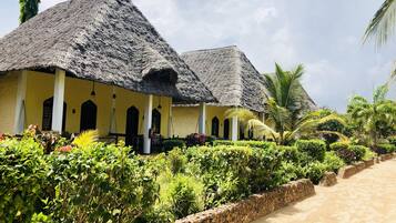 Quarto Deluxe, casa de banho privativa, vista para o jardim | Entrada (vista interior)