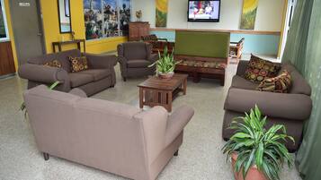 Área de estar no saguão