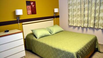 Quarto casal | Ferros/tábuas de passar roupa, berços (sobretaxa), Wi-Fi de cortesia