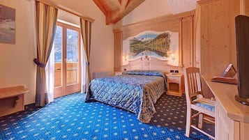 Quarto Triplo Comfort | Cofre no quarto, secretária, quartos insonorizados, Wi-fi