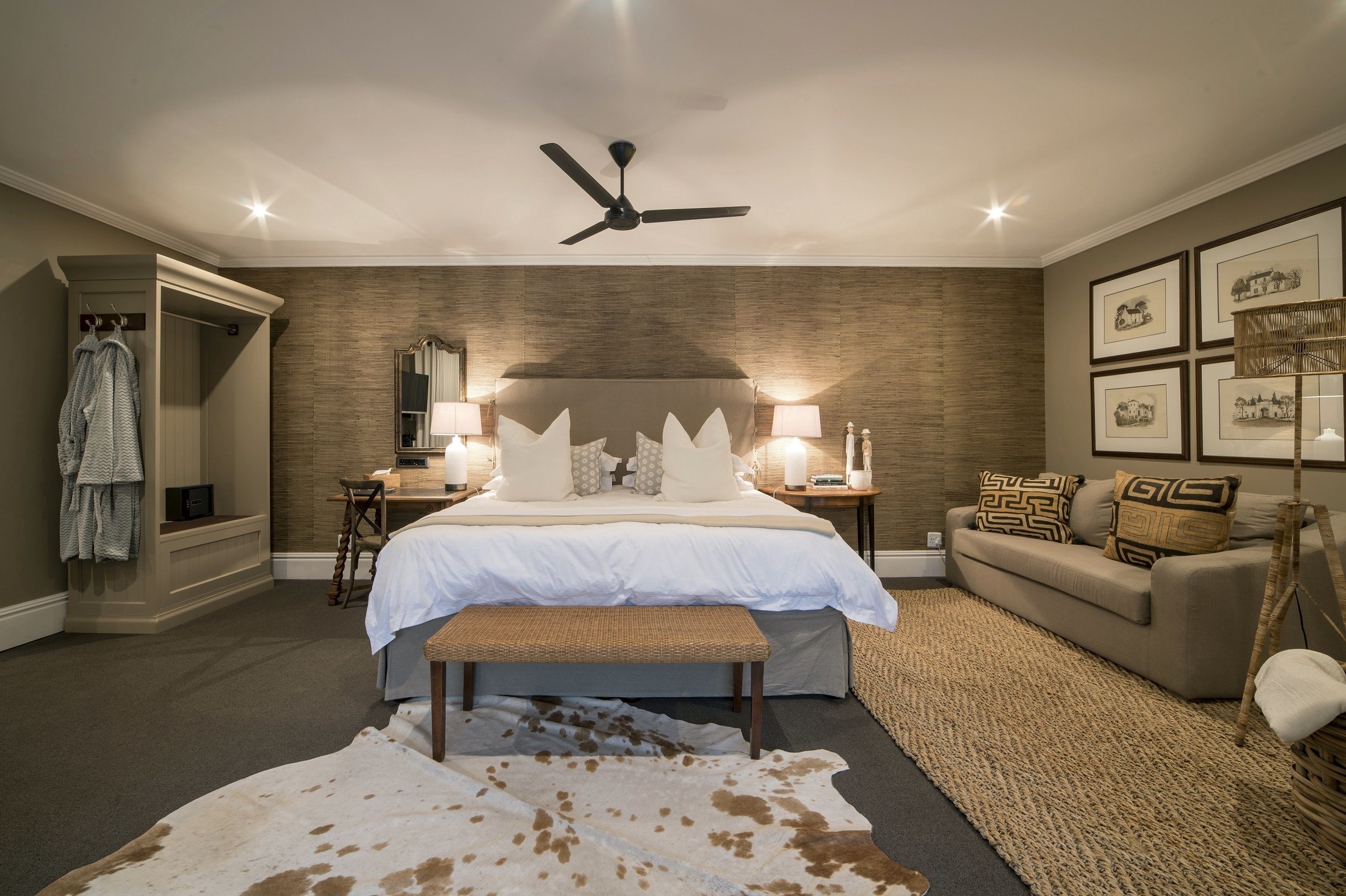 Quarto Duplo Comfort, 1 quarto | Roupa de alta qualidade, cofre no quarto, secretária, Wi-fi grátis 