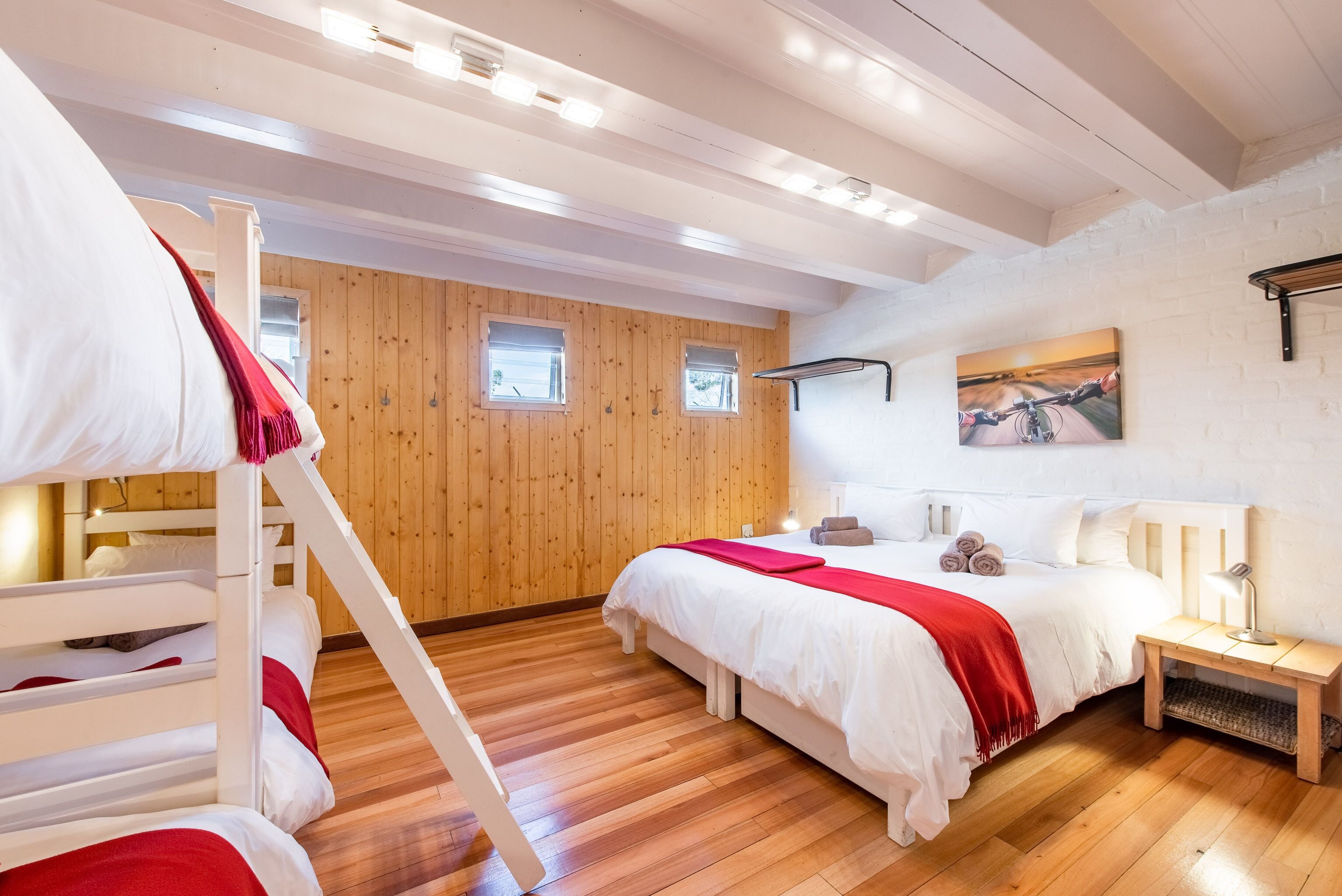 Ferros/tábuas de passar roupa, berços grátis, Wi-Fi de cortesia