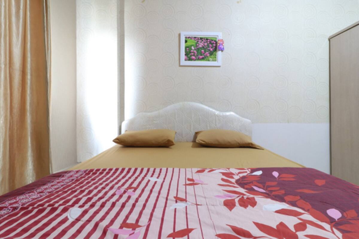 1 quarto, roupa de alta qualidade, secretária