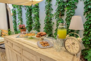 Pequeno-almoço completo diário incluído 
