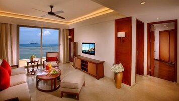 Suite Deluxe, 2 quartos | Minibar, cofre no quarto, secretária, cortinas/cortinados opacos