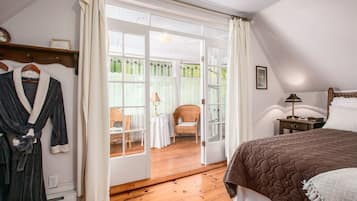 Suite, 1 cama queen-size (Victoria) | 5 quartos, com decoração personalizada, com mobília individualizada