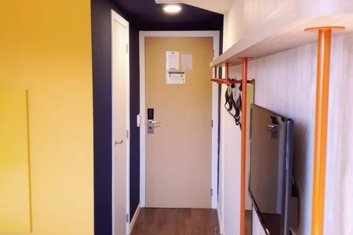 Quarto Twin Clássico, 2 camas individuais | Secretária, cortinas/cortinados opacos, quartos insonorizados