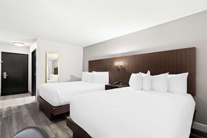 Quarto standard, 2 camas Queen, para não fumantes, geladeira e micro-ondas | Roupas de cama premium, escrivaninha, espaço de trabalho para notebook