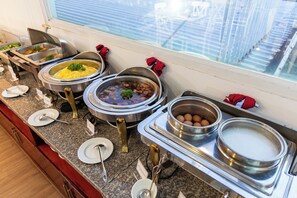 Pequeno-almoço tipo buffet diário incluído 