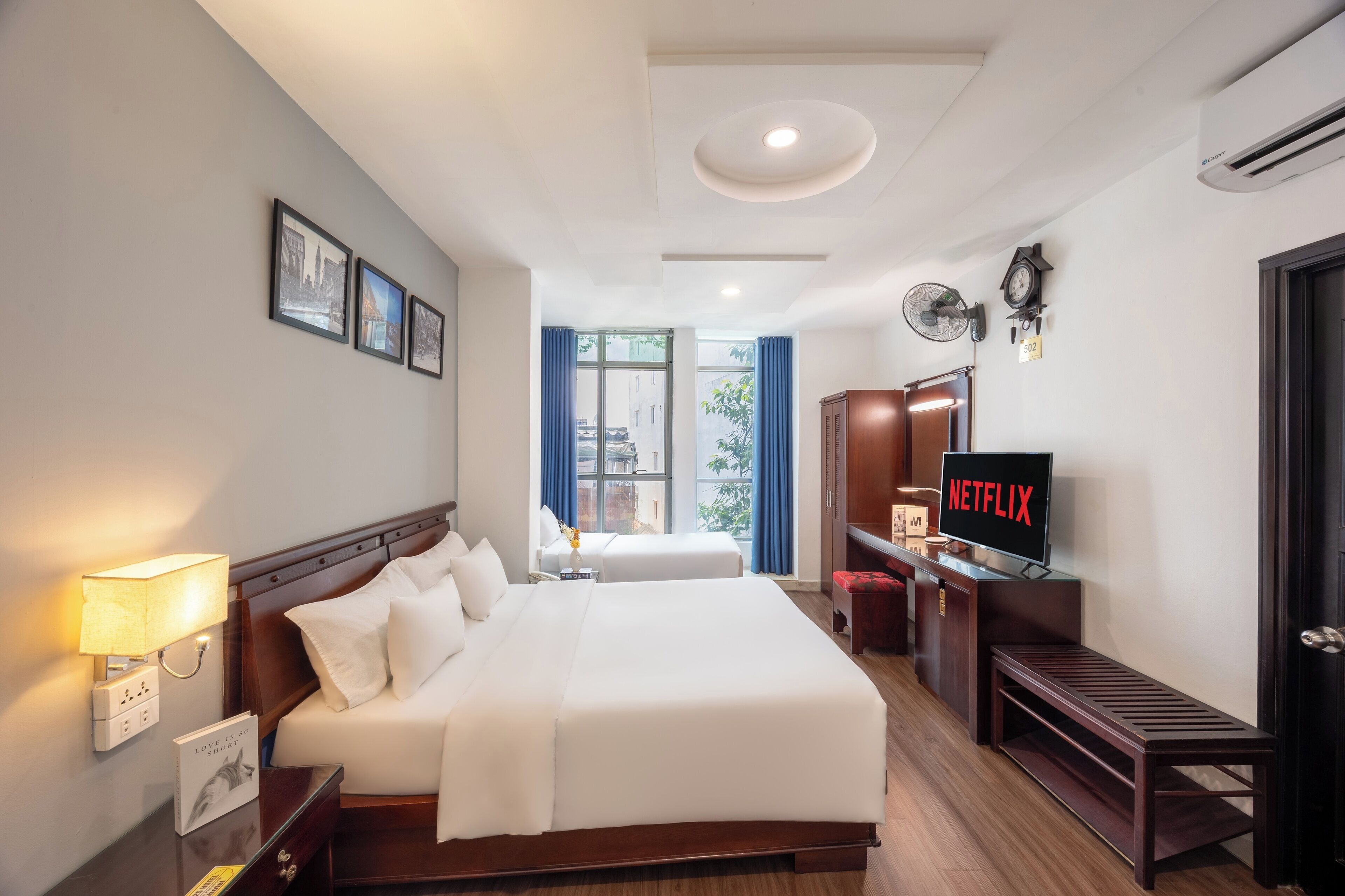 Quarto Familiar | Minibar, cofre no quarto, cortinas/cortinados opacos 