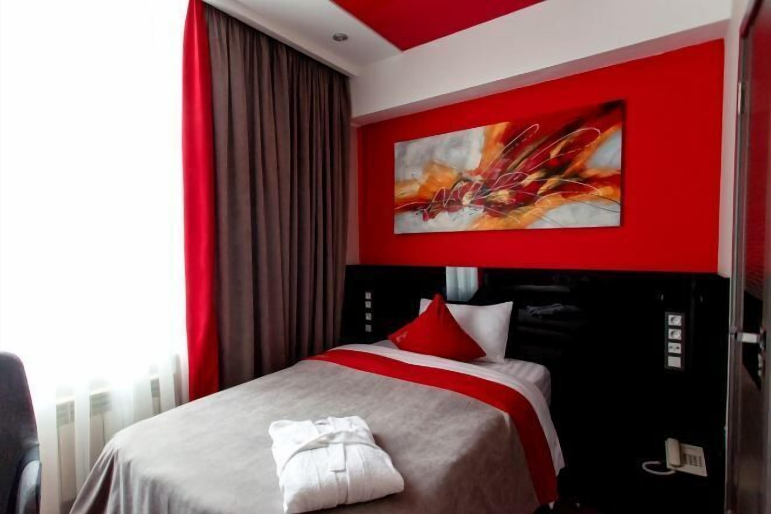 Minibar, cofre no quarto, com decoração personalizada 