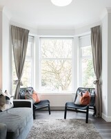 Apartamento Familiar, 1 quarto, kitchenette, Vista para a cidade | Sala de estar | Televisor de ecrã plano de 45 polegadas com canais digitais, televisor 