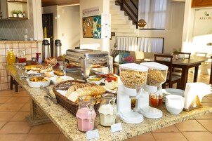 Café da manhã continental grátis todos os dias